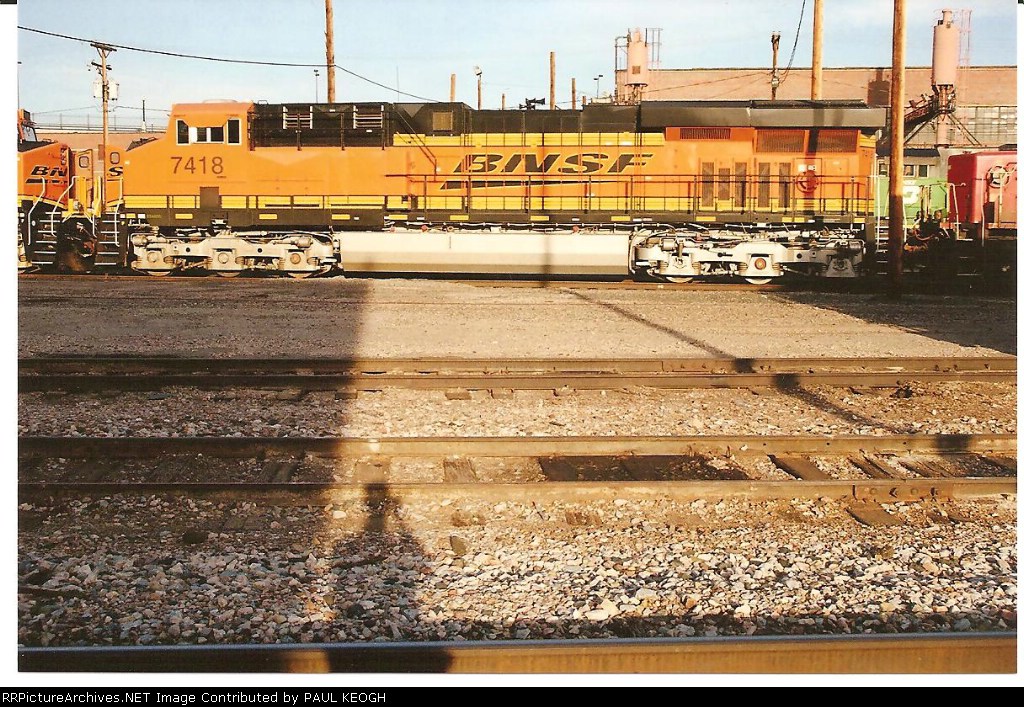 BNSF 7418 side shot and me BNSF Ready line in the early am rays